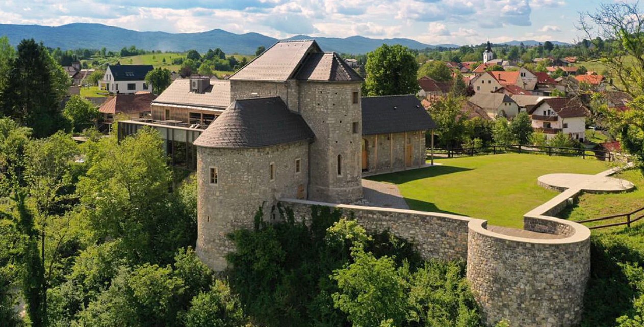 Grad Vinica na prodaj: Bi postali lastnik zgodovinskega bisera? - Naša ...